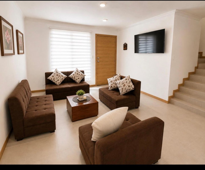 Casa Moderna Cerca Del Aeropuerto De Quito - Quito