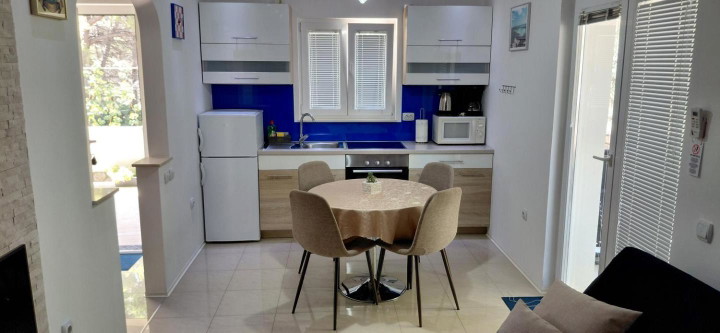 Apartments Pinus - Tisno