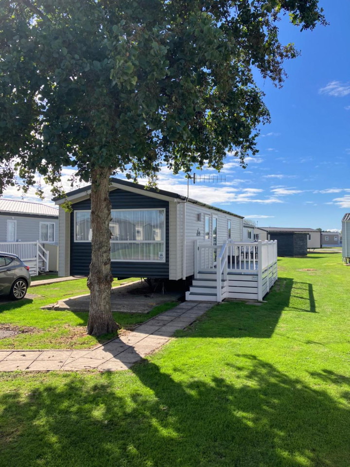 Chichester Lakeside Goodwood Drive - Pagham