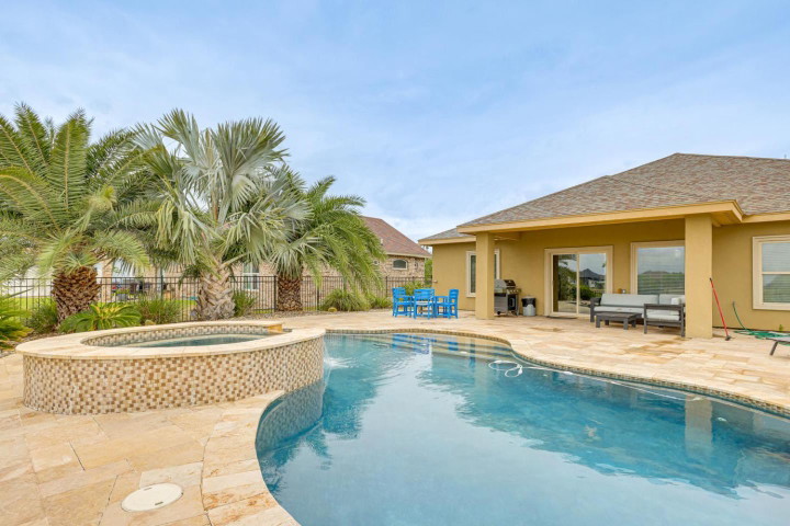 Laguna Vista Resort-style Home, Private Pool & Spa - Brownsville, TX