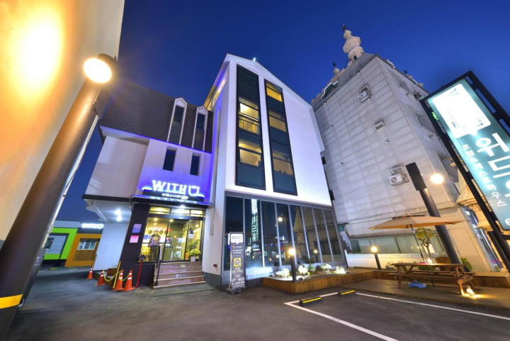 With U Hotel & Guesthouse - Sokcho-si