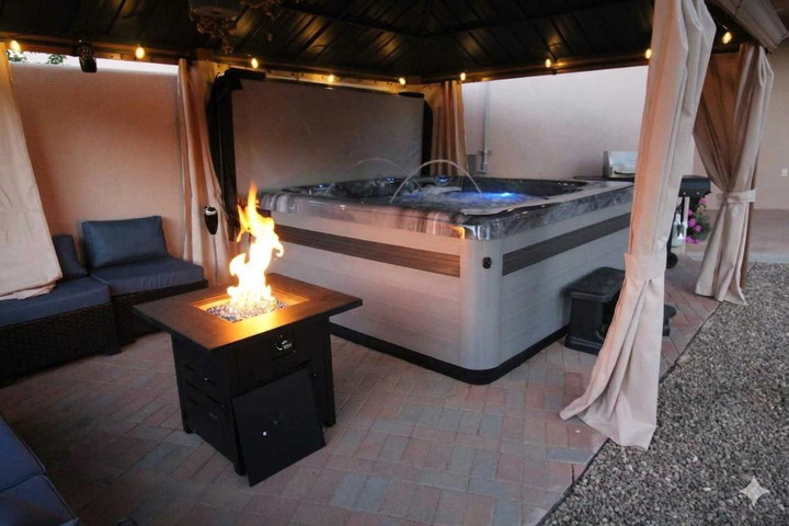 The Desert Retreat 9 Beds, Hot Tub Pool Table - Farmington, NM