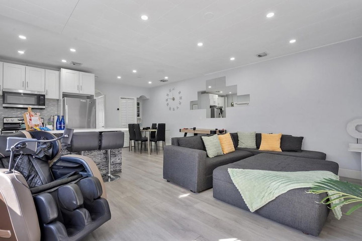 Miami Hot Tub & Arcade House Near Brickell & Calle 8 - South Beach, FL