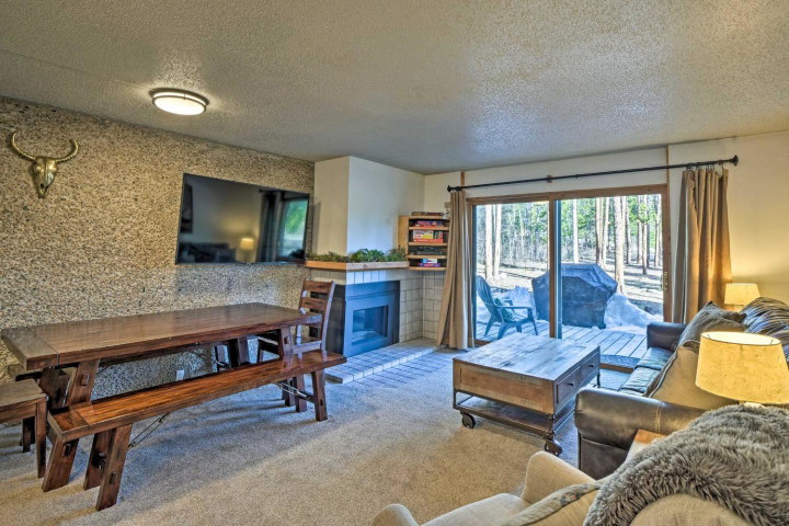 Beautiful Breck Townhome W/ Pool: 1 Mi To Main St! - Breckenridge, CO