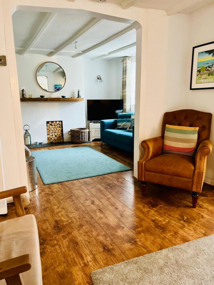 Great Value, Sleeps 6 Beautifully Decorated Cottage In Lyme Regis Great Location,only A Few Minutes Walk From The Sea ,Beaches , Town And Restaurants - Lyme Regis
