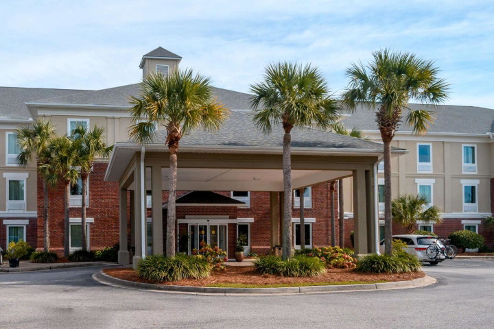 Comfort Inn & Suites Patriots Point - Sullivan's Island, SC
