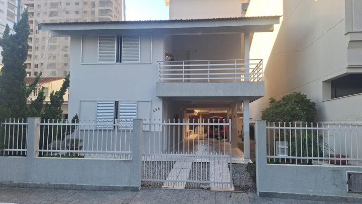 Casa Espaçosa Meia Praia - Itapema