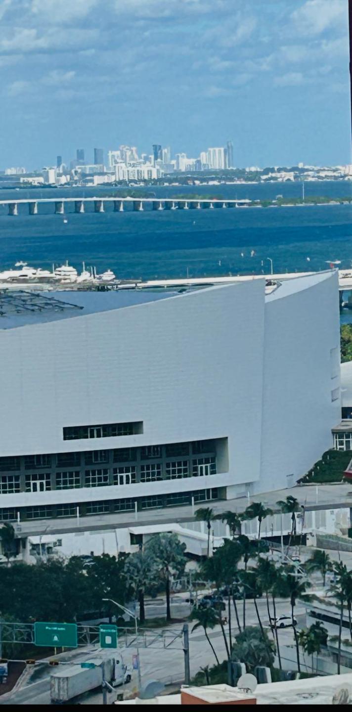 Skyline 305 Downtown Miami Bay Views With Free Parking - Miami, FL