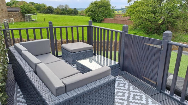 Coastal Cottage, Private Hot Tub & Sauna Sleeps 2-8 With Views - Redcar