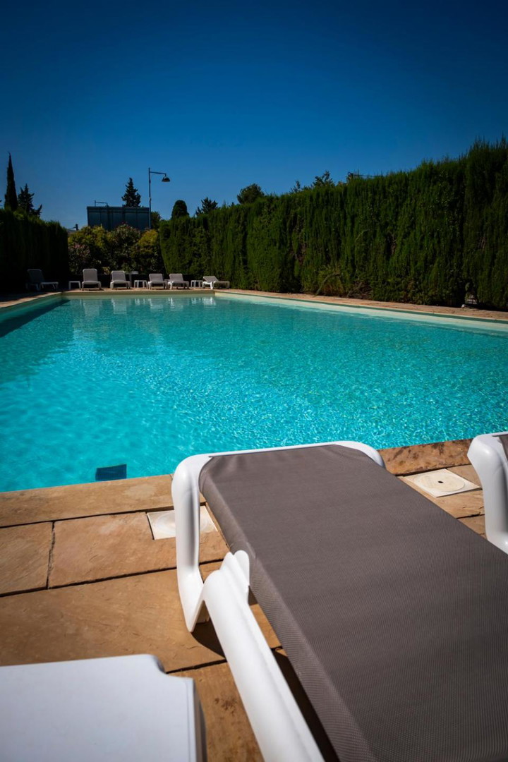 Logis Hotel Les Vignes Blanches - Tarascon