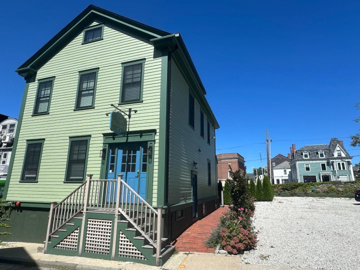 10 Fair H - Newport, RI