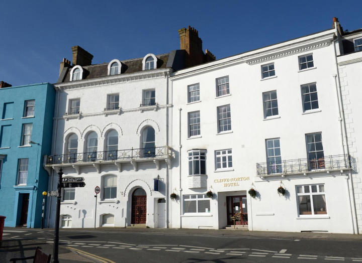 Cliffe Norton - Tenby