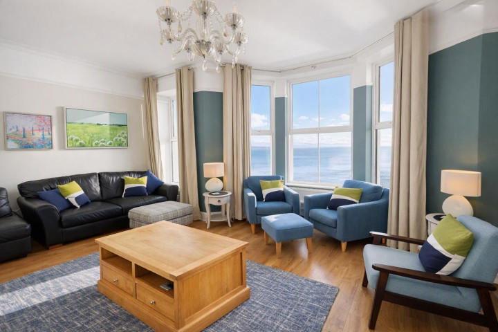 Glan Y Mor, Sleeps 20, 8 Bedrooms, 8 Bathrooms, Seafront, Criccieth - Criccieth