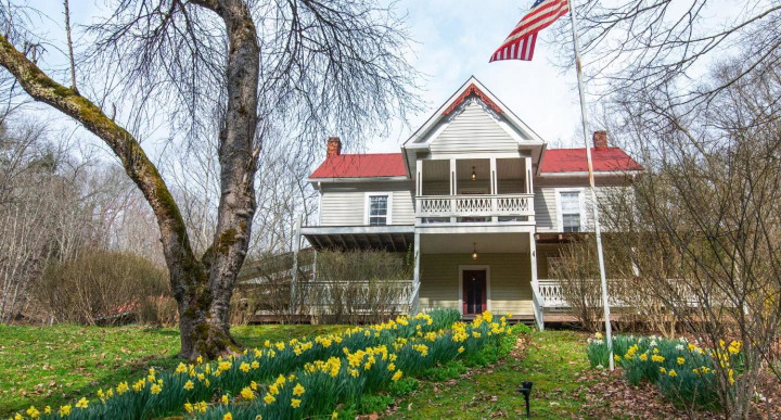 Moore House Inn & Cabins - West Virginia