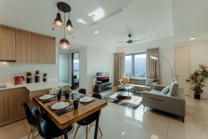 Sophia's Home - City And Hill View 3br At 218 Tropicana Macalister With Netflix & Tv Box - George Town
