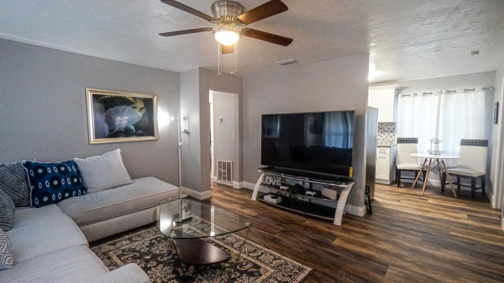 Elegant Cozy Oasis On A Traffic Free Street - Dunedin, FL