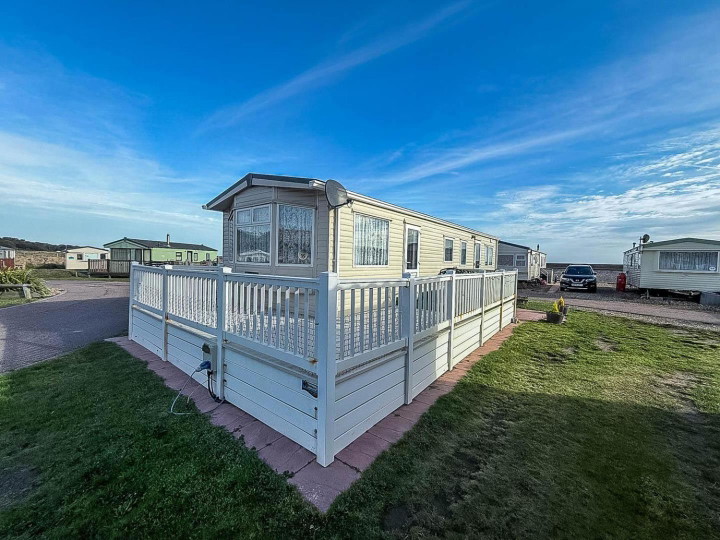 Ref 40035nd - Superb Caravan With Decking Free Wifi At North Denes Holiday Park - Lowestoft