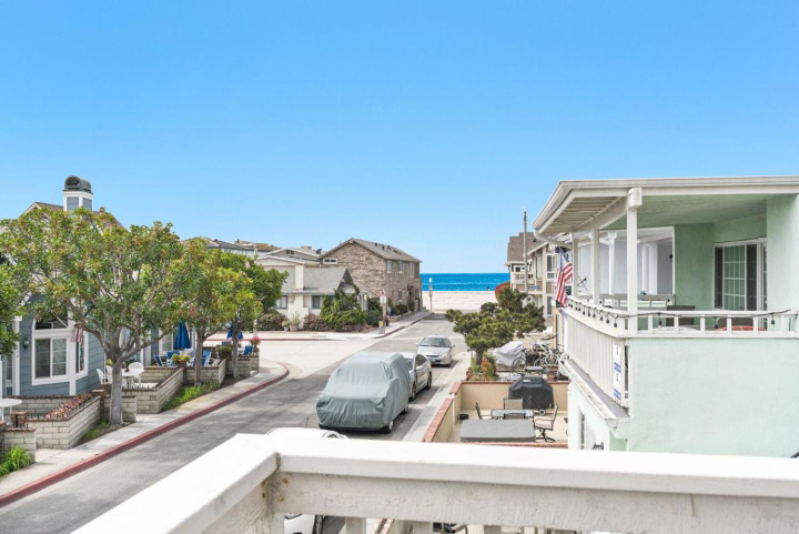 Family-friendly 3br Steps From Beach - Walk To Everything By Beachview Rentals - Irvine, CA