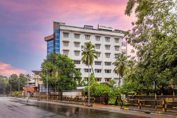 Sterling Darshan Guruvayur - 古魯瓦約奧爾