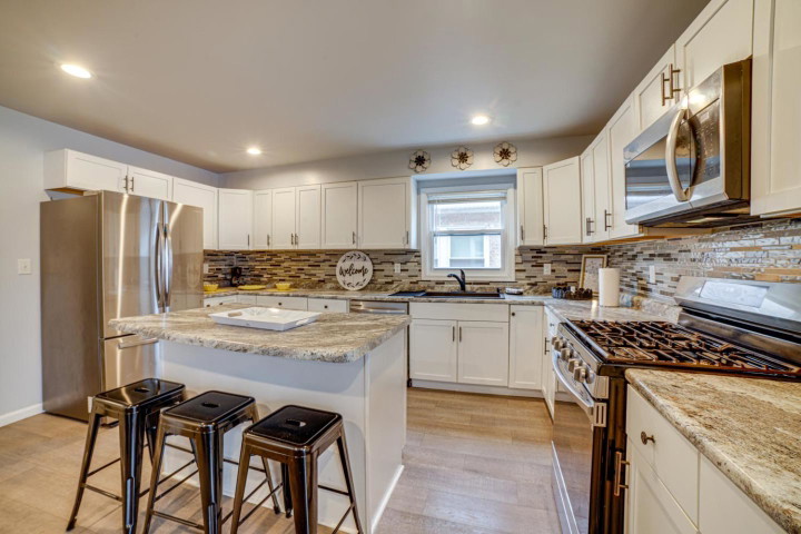 4 Mi To Lake Michigan: East Chicago Home W/ Grill - Gary, IN