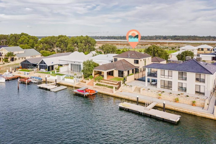 Luxury Waterfront Canal Estate With Private Jetty - Pet Friendly - Busselton