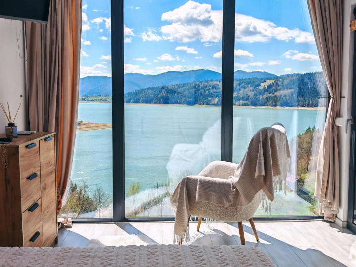 Moon Lake - Casa Oia - Ceahlău