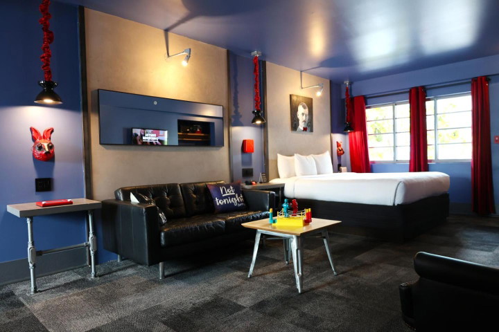 Hotel Gaythering - Gay Hotel - All Adults Welcome - Miami