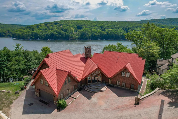The Iconic Red Roof Lakefront Estate Of Deep Creek Lake - 8br Sleeps 20 - Maryland