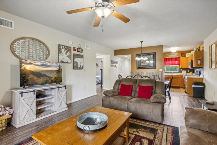 Cl403 Creekside Tranquility - Pigeon Forge, TN