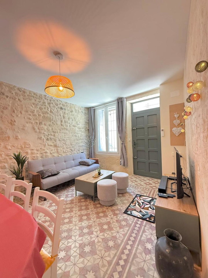 Charmante Maison Au Coeur De La Roquette - Arlés