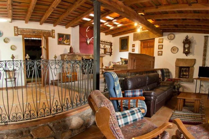 Casa Rural Lucía Es Una Casa Rural Amplia Con Patio Ideal Para Familias - España