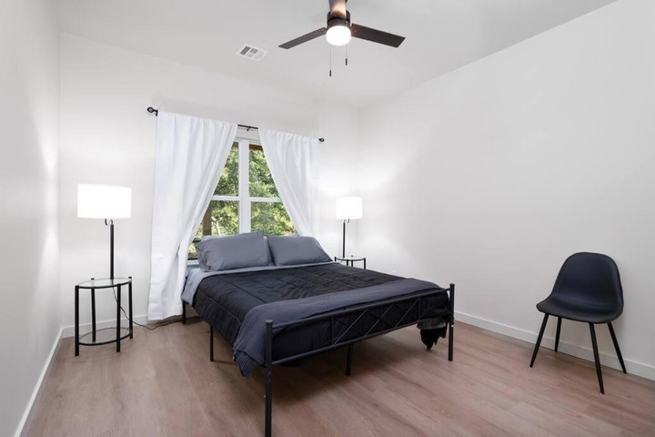 Brand New Modern Getaway On Private Land! - Tulsa, OK