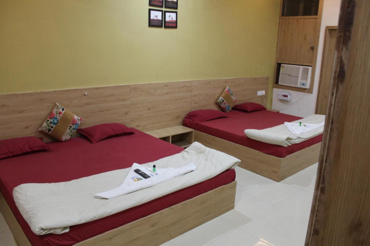 Shri Rajadhiraj Ashray- Nr Mathura Railway Station - Mathura