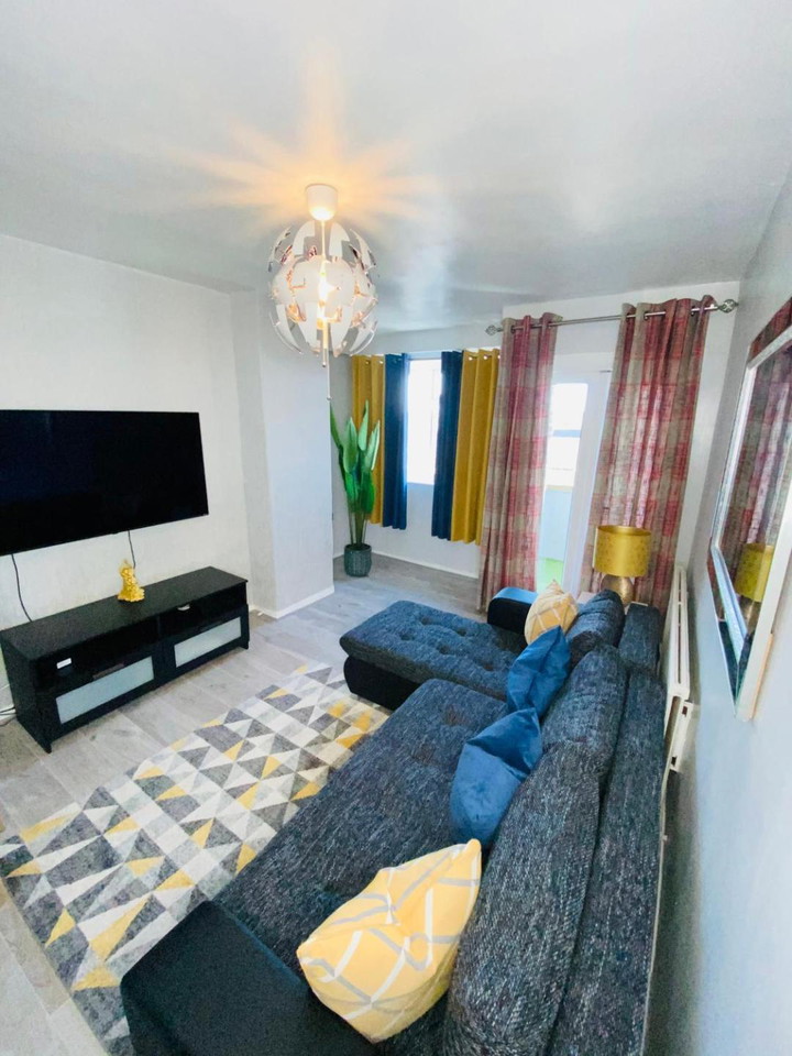 Bright, Spacious, Modern Interior Decor 2 Bedrooms Apartment With Amazing Views -