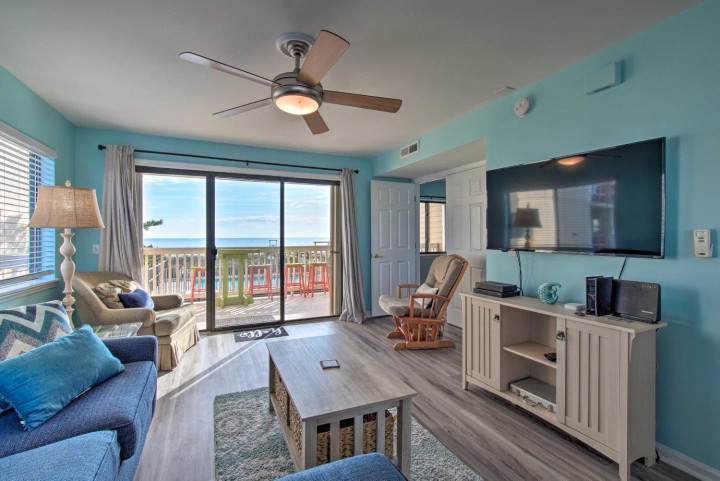 Walk To Shore! Ocean-view Condo In Carolina Beach - Carolina Beach, NC