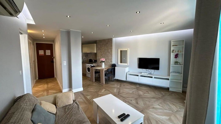 B018-bright Apartment With Balcony - Cannes Croisette - Antibes