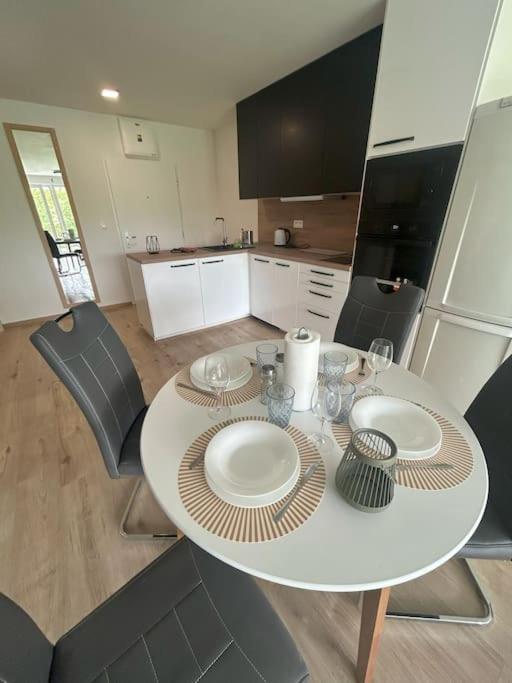 Modern Aparment In Moruse Compex With Free Parking - Bratysława