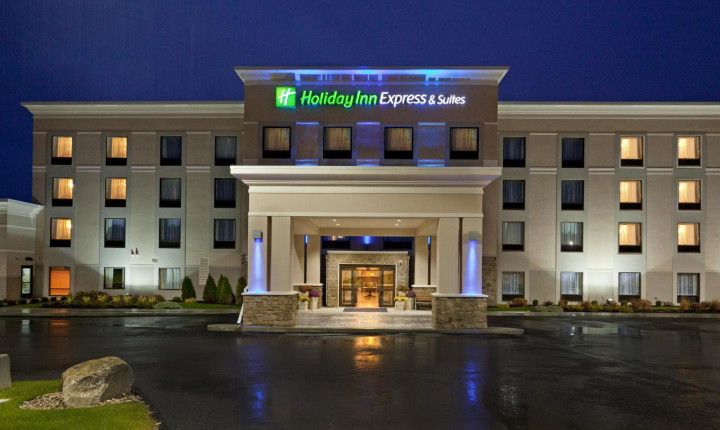 Holiday Inn Express & Suites Malone By Ihg - Adirondacks