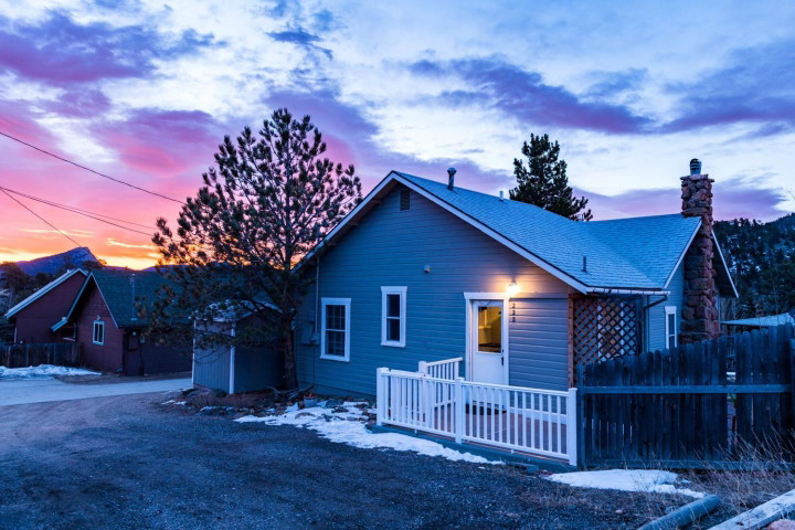 Renovated Mountain View Home With Patio, Grill, Sauna, Washer/dryer, & Wifi - Estes Park, CO