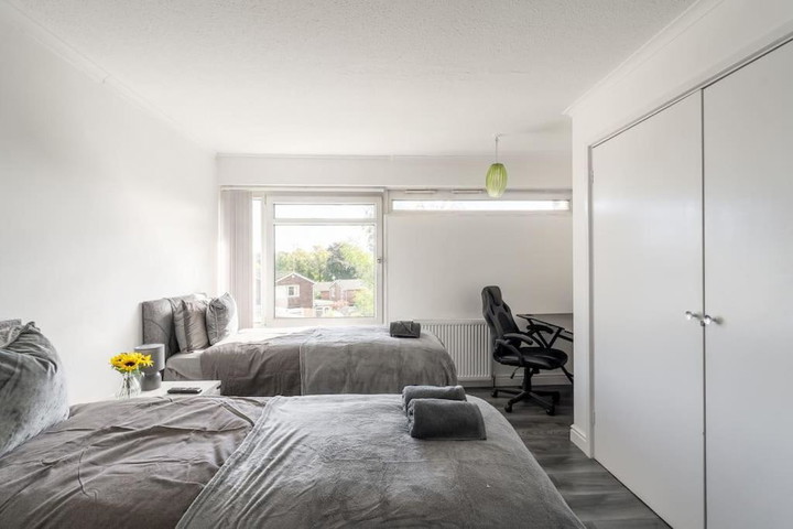 Karazo Ltd - Luxurious Contractor Friendly 2 Bed In Croydon - Croydon