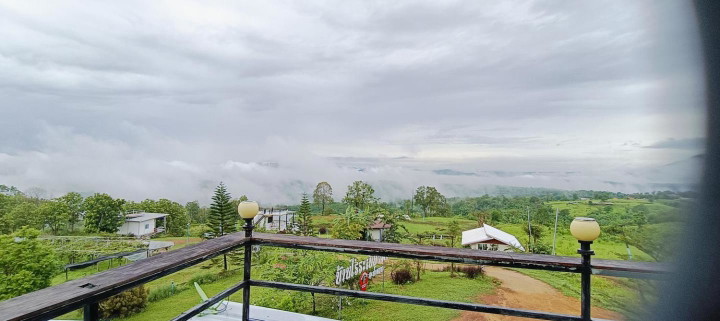 บ้านไร่ระเบียงฟ้า น้ำหนาว แคมป์ปิ้ง - Thailand