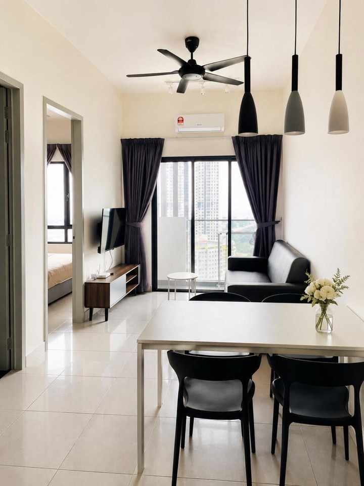 Cozy High Floor Manjalara - Smarttv, Wi-fi, Aircon - Sungai Buloh