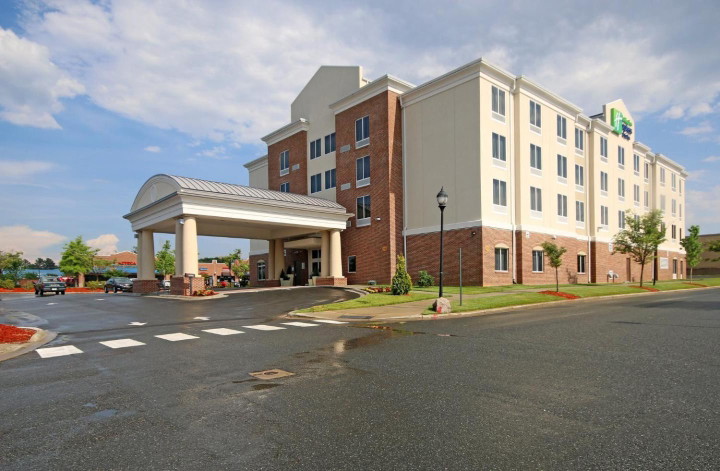 Holiday Inn Express & Suites Charlotte North By Ihg - Charlotte