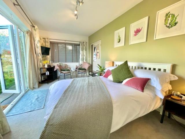 Beautiful Garden Room With Private Entrance - Kingsbridge
