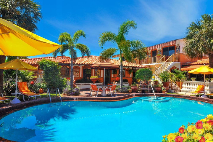 Blue Seas Courtyard - Lauderdale-by-the-Sea, FL