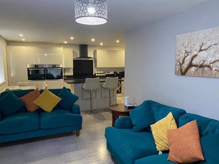 Modern 2 Bedroom Flat With Sky Tv & Free Parking - Greenwich