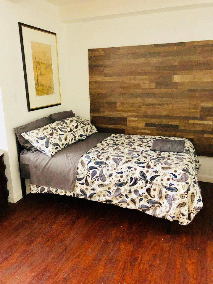 Stylish Montreal Apartment: Comfortable Stay In The Golden Square Mile - Montreal