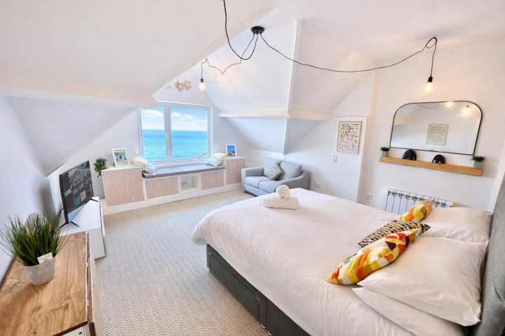Pier View Retreat - 5 Mins Walk To Beach - Sea Views With Parking - Bournemouth