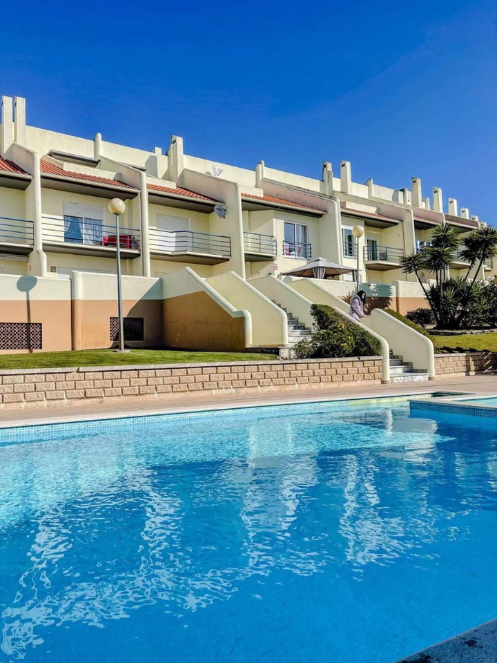 Peniche Master Bedroom With Sea View Balcony, Private Bathroom, Shared Kitchen, Swimming Pool, Surfing Resort - Portugal