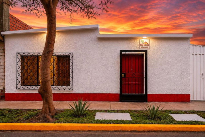 Modern 2br • Walk To Castle Beach • Secure Parking - Huaral